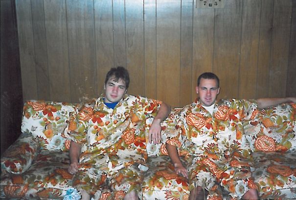 30 most awkward, funny, and bizarre sibling photos