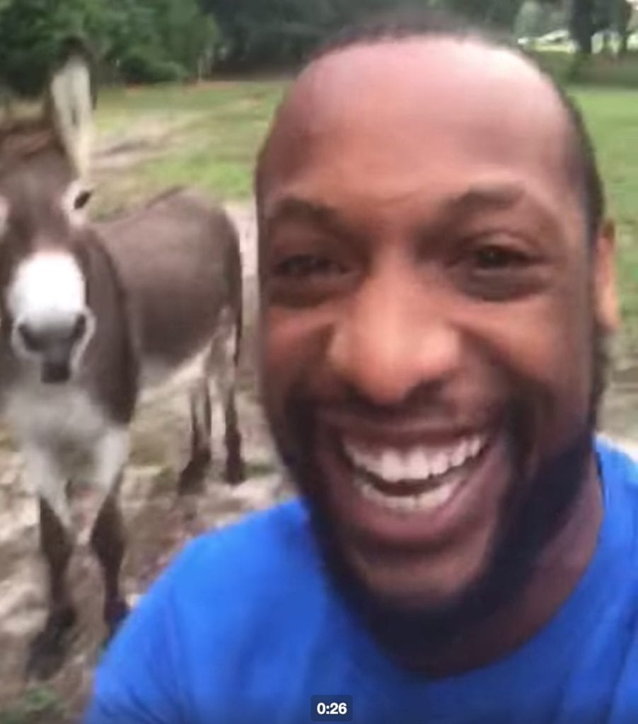 Donkey and man sing hilarious Lion King duet together