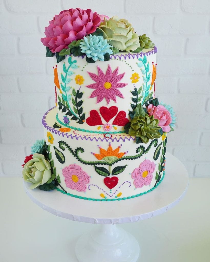 Cake artist makes beautiful embroidered looking cakes
