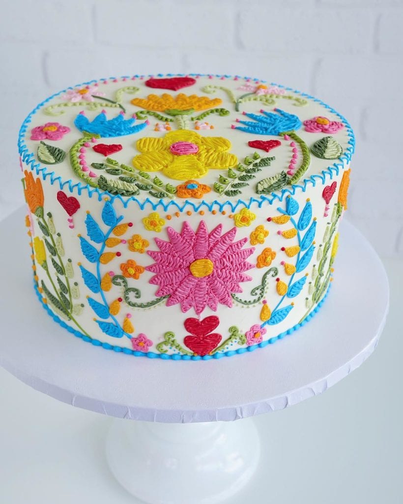 Cake artist makes beautiful embroidered looking cakes