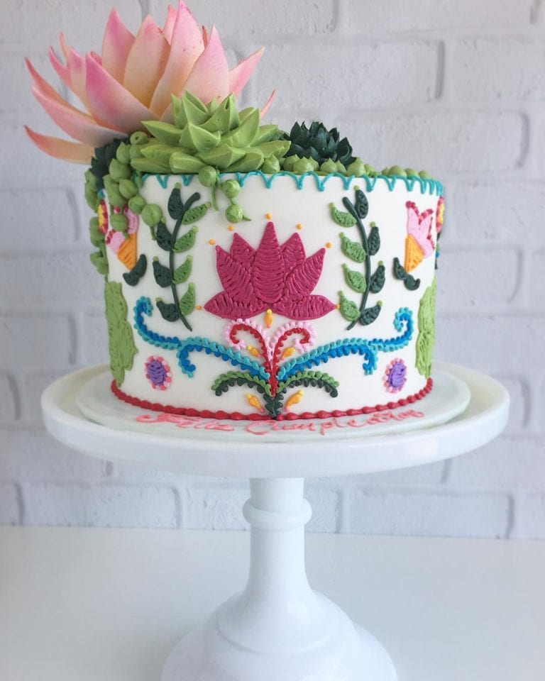 Cake artist makes beautiful embroidered looking cakes
