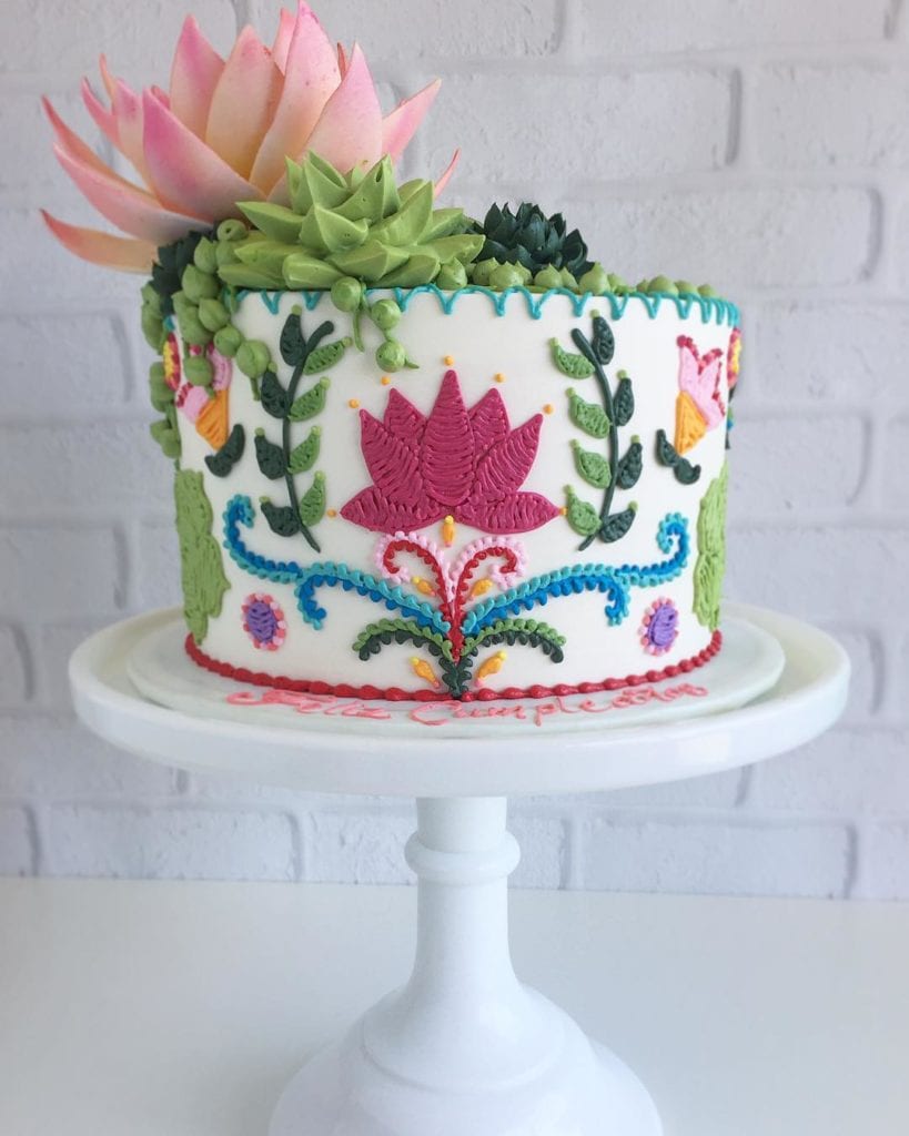 Cake artist makes beautiful embroidered looking cakes