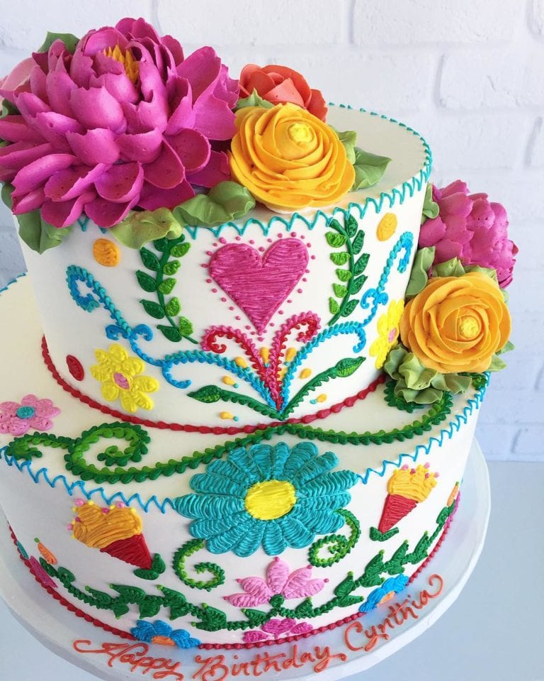 Cake artist makes beautiful embroidered looking cakes