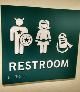 30 clever bathroom signs that’ll make you crack up on your way to do ...