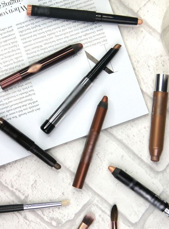 30 clever ways to waterproof your makeup