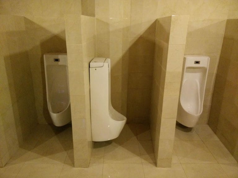 30 disturbingly awful bathrooms you’ll dread stepping foot inside