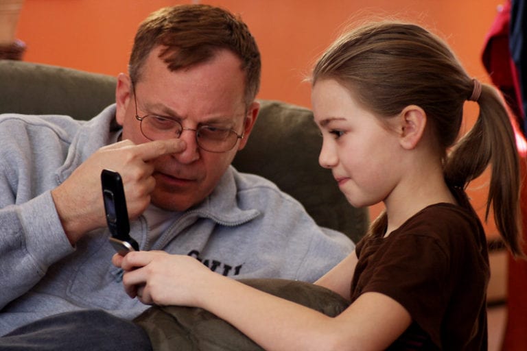 30 Striking photos that show a generation gap at its widest