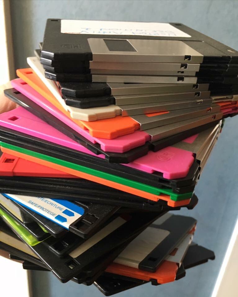 30 Striking photos that show a generation gap at its widest