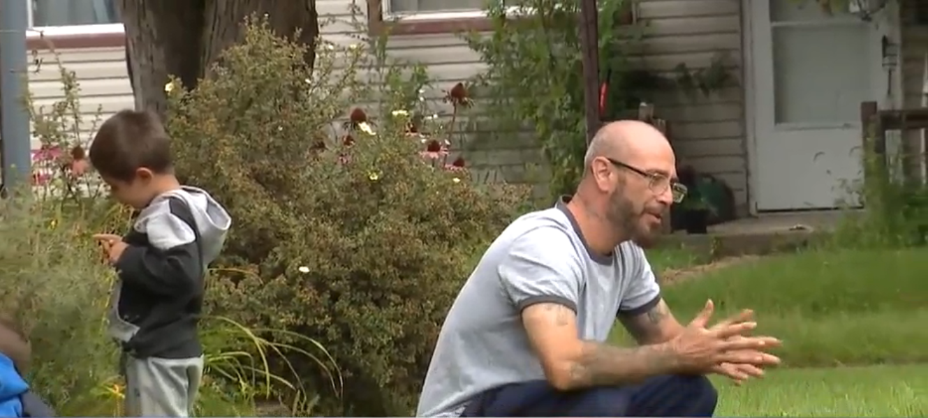 Homeless father of 5 can’t find a shelter that will allow him