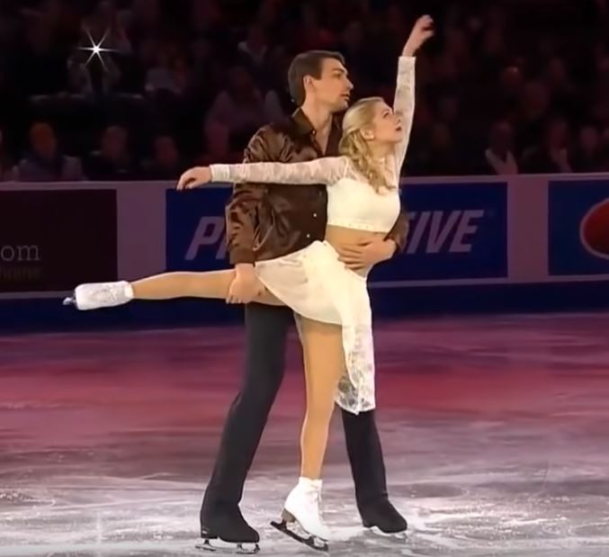 Husband And Wife Romantically Skate To “My Heart Will Go On”