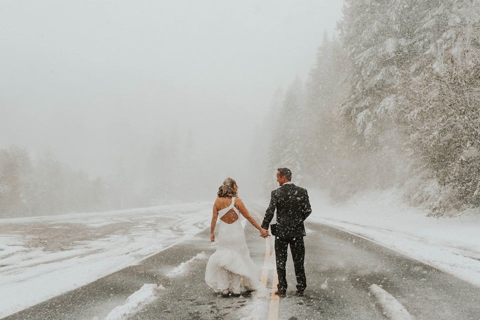 Wedding photographer takes advantage of sudden snowstorm and scores ...