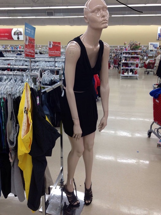 35 Of The Most Weird And Hilarious Mannequins Found In Stores