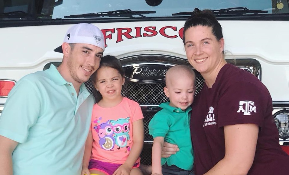 Photo of big sister comforting little brother with leukemia goes viral