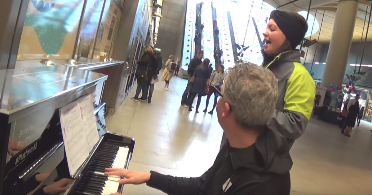 Girl's voice surprises pianist playing in train station