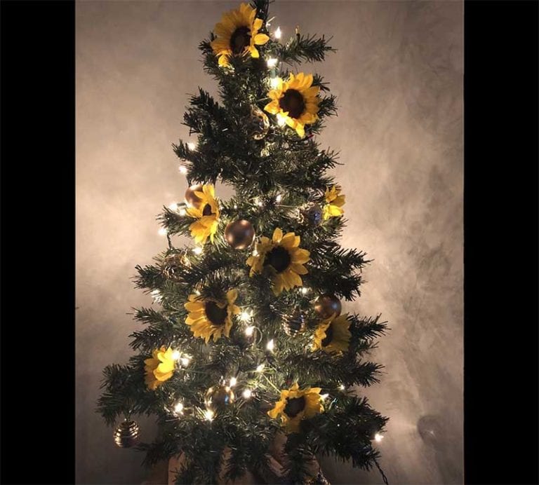 Sunflower christmas trees are the cheeriest decor