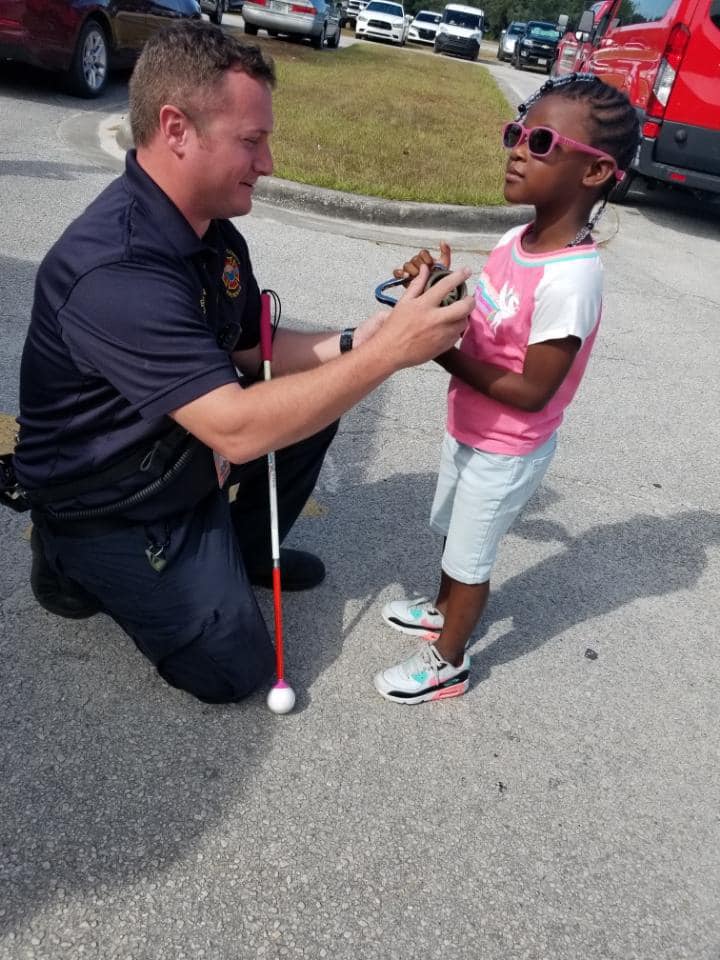 Firefighter helps blind child to ‘see’ so she feels that she belongs ...