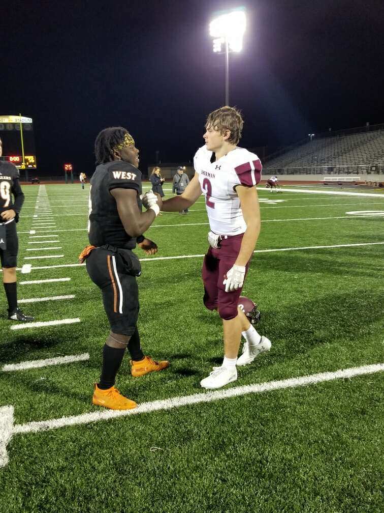 Football player knows opponent’s mother is battling cancer – kneels ...