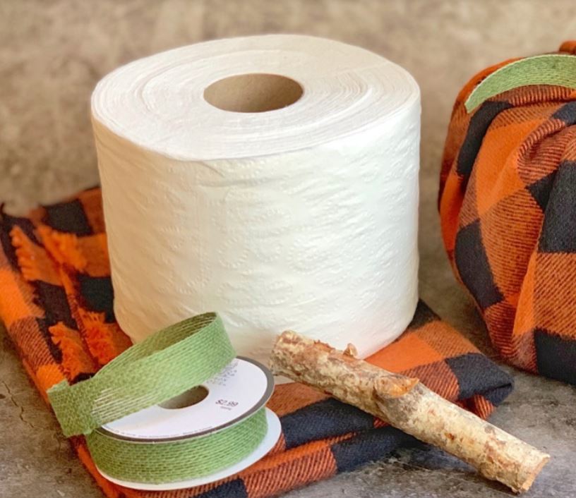 With just 4 items mom makes adorable and inexpensive fall pumpkins