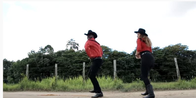 Dance duo rides up on horses – then busts out slick moves to “Old Town ...