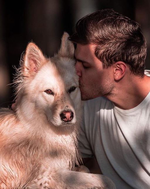 50 hot guys share pics with their dogs & they’re sure to make anyone drool