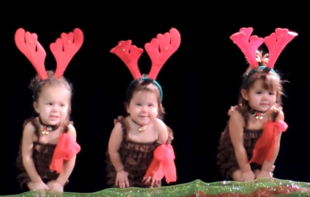 Tiny ‘reindeer’ make everyone’s heart burst moment they pop up to dance