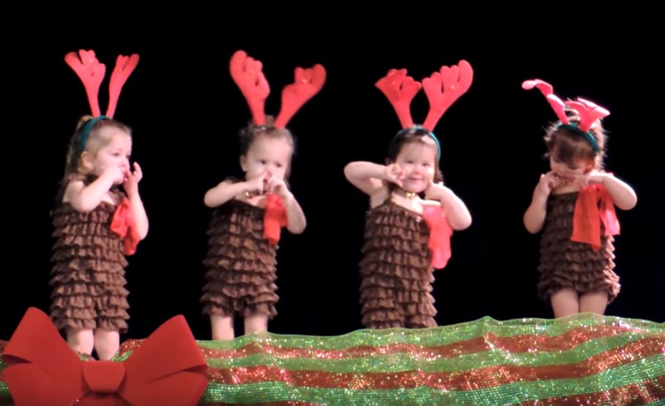 Tiny ‘reindeer’ make everyone’s heart burst moment they pop up to dance