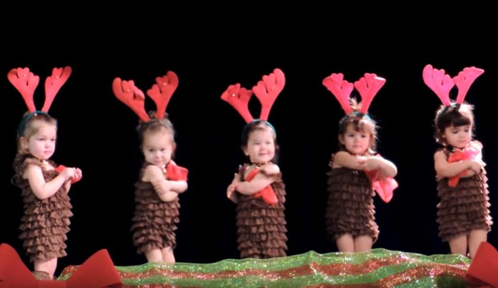 Tiny ‘reindeer’ make everyone’s heart burst moment they pop up to dance