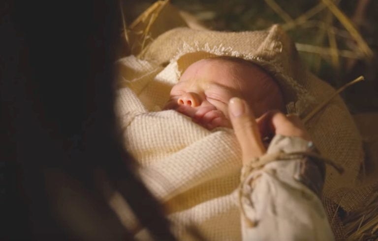 Over 1,000 People Gather To Beautifully Form The World's Largest Nativity