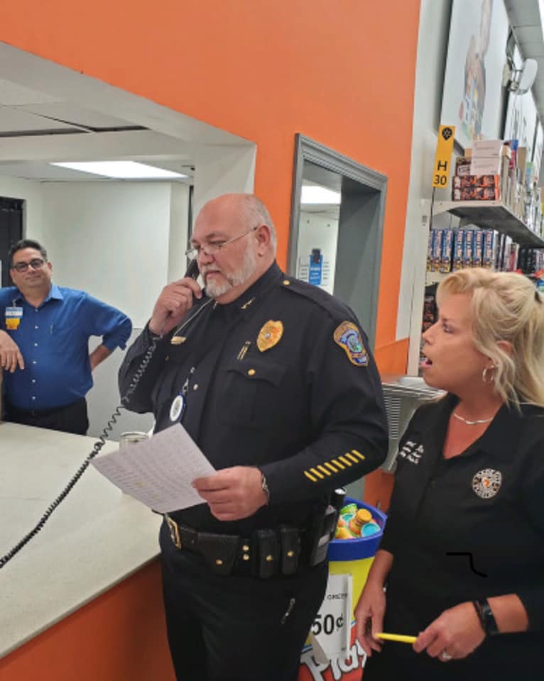 Policeman arrives at Walmart – then pays off 26 layaway accounts on the ...