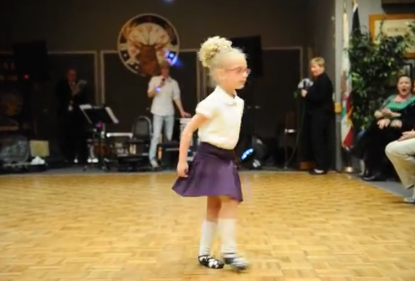 4-year-old Irish dancer enters dancefloor – brings house down with ...
