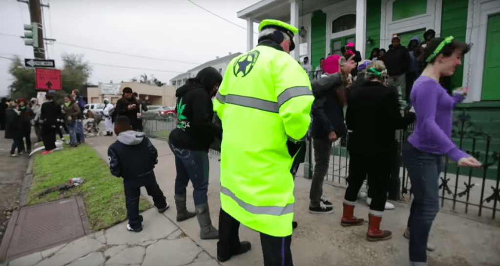 Police officer skips parade duty to do the cupid shuffle