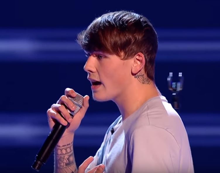 Busker sings chill-inducing version of ‘Hallelujah’ that carries ...