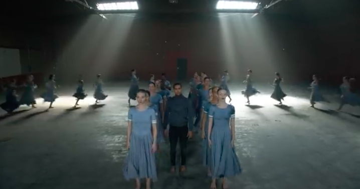 Male dancer performs solo routine – then 30+ female dancers rush in for ...