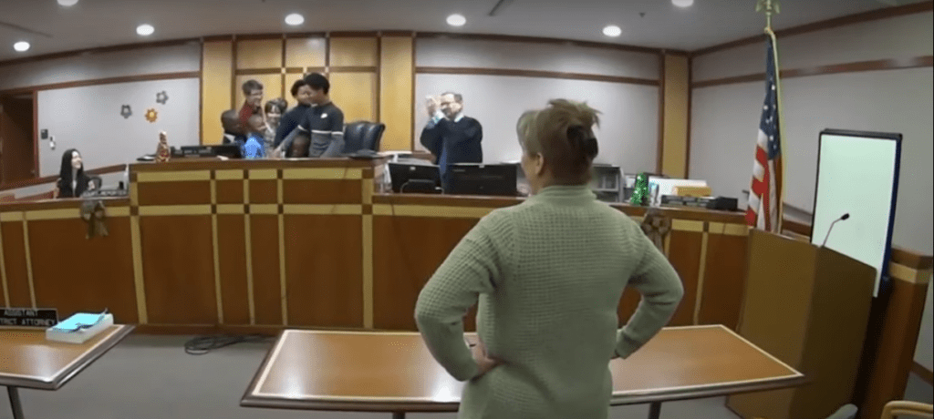 Single mom who was in foster care since age 12 adopts 6 brothers so ...