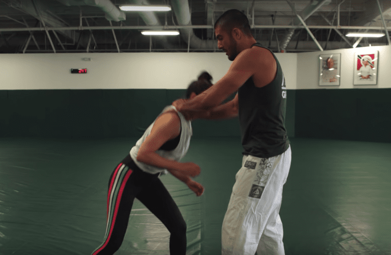 Woman demonstrates 5 self-defense moves every woman should know