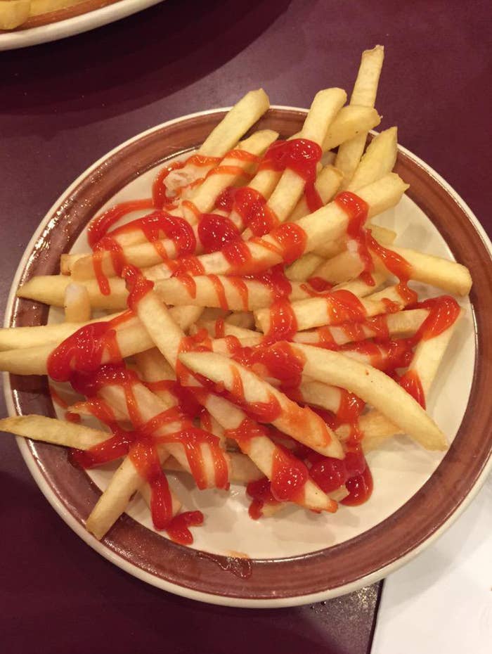 60 People whose weird eating habits show they should not be trusted