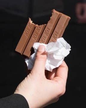 60 People whose weird eating habits show they should not be trusted