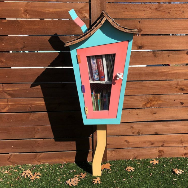 50+ Photos of amazing free libraries people have built for their ...