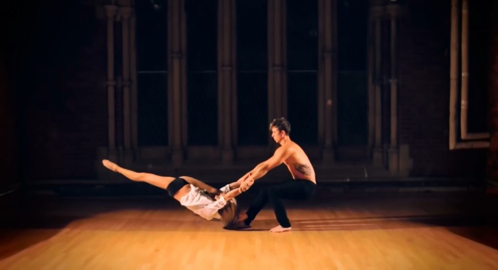 Acrobatic duo delivers high-flying sexy routine to ‘No Light, No Light ...