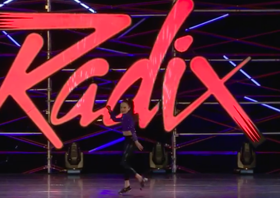 Little girl starts with back to audience – then steals the show with ...