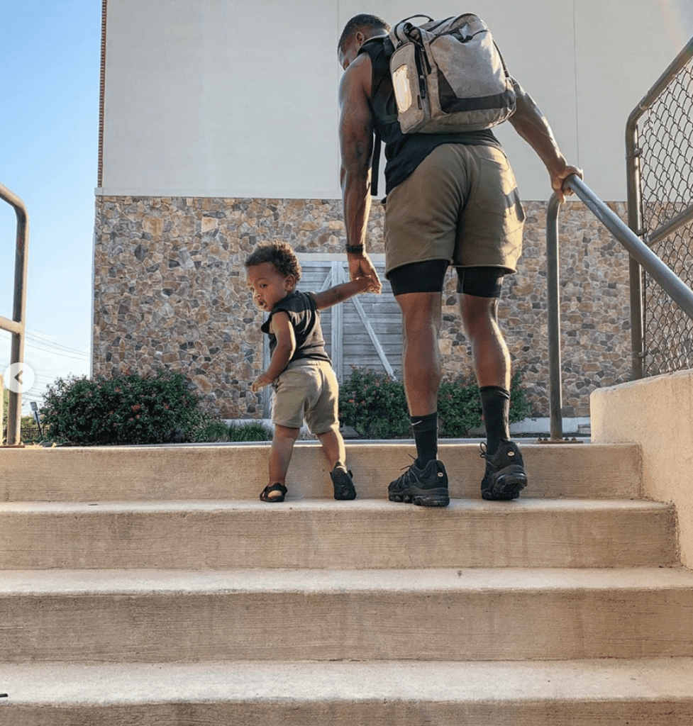 6-month-old sees personal trainer dad working out – then joins in with ...