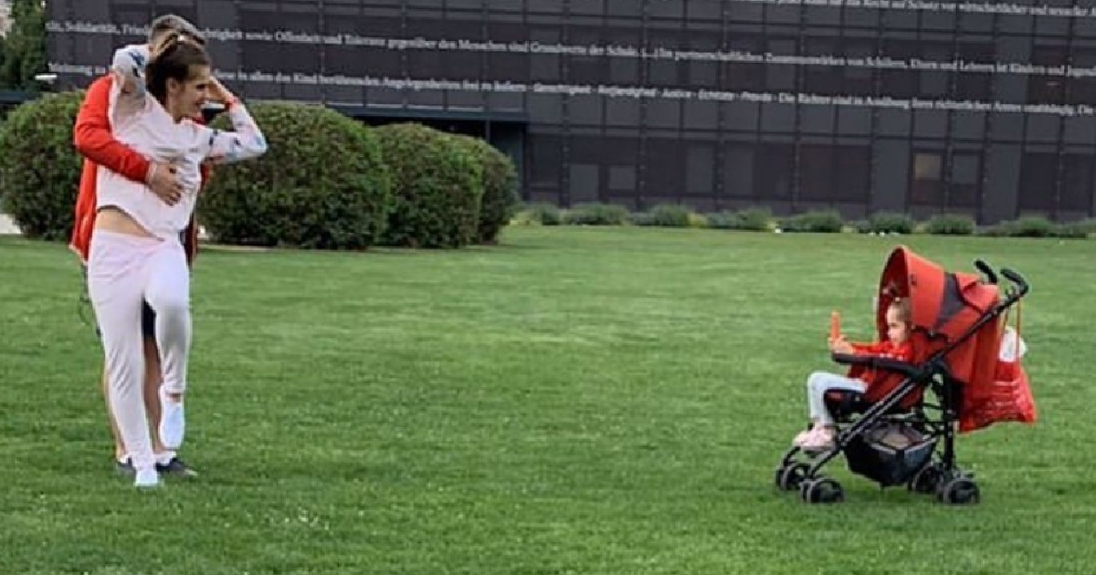 70 Photos that show Instagram models going a bit too far for the ...