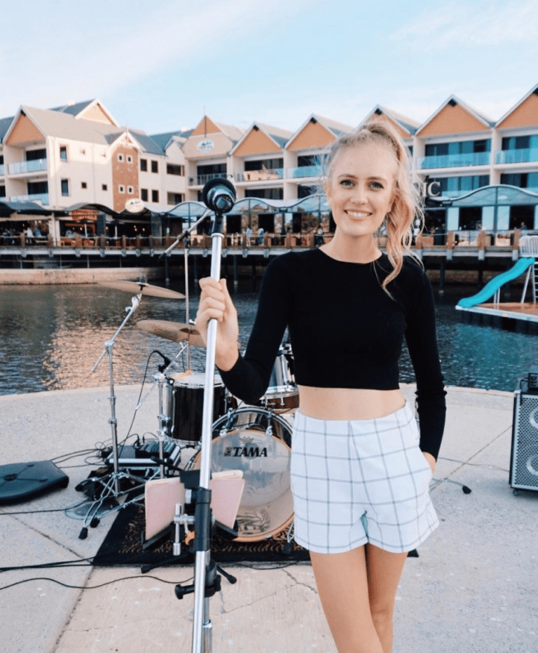 Australian singer preforms a stunning cover of John Denver's "Take Me ...