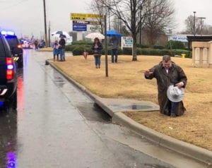Powerful moment man falls to his knees for fallen officer caught on camera