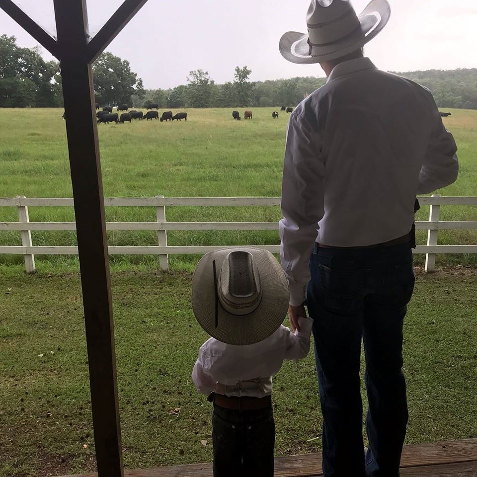 Powerful moment man falls to his knees for fallen officer caught on camera