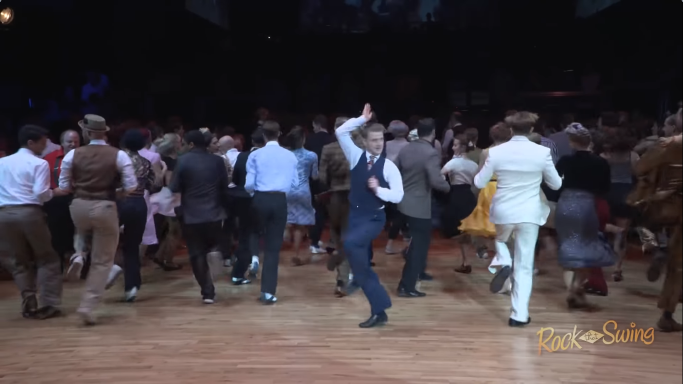 2 Guys set off epic ‘killer boogie’ swing dance with hundreds of dancers