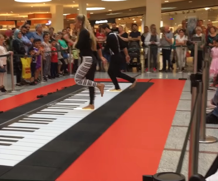 Awesome floor piano performance wins the crowd