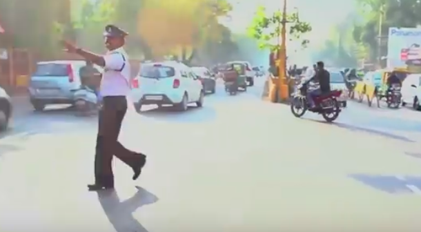 Cop directs traffic with such smooth moves it looks like she’s dancing