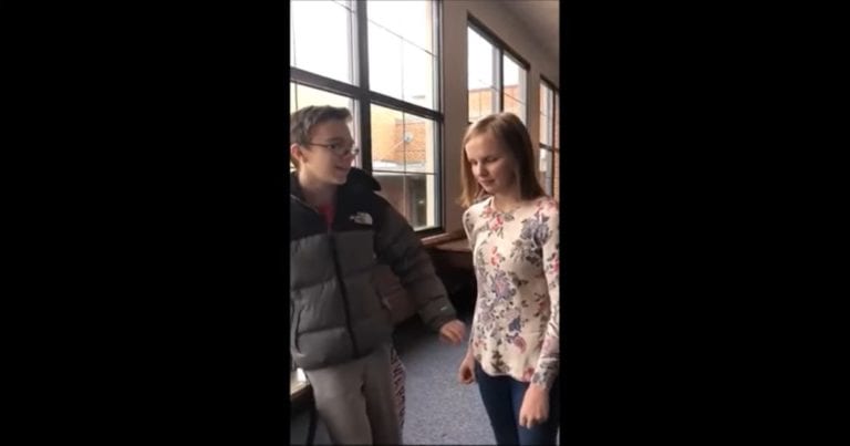 Teen gives blind girlfriend sweetest Hershey’s kisses prom proposal