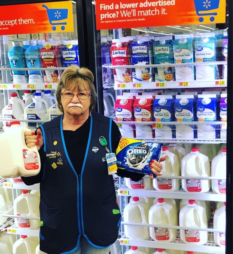 50 hilarious pics of a Walmart lady going above & beyond to sell products